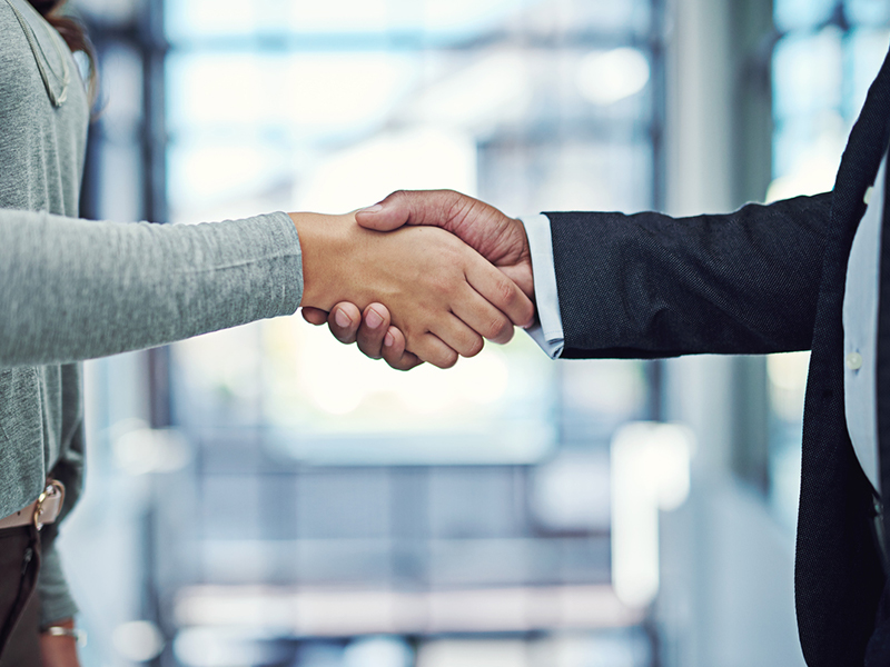 Mains serrées - Crédit Agricole d’Ile-de-France